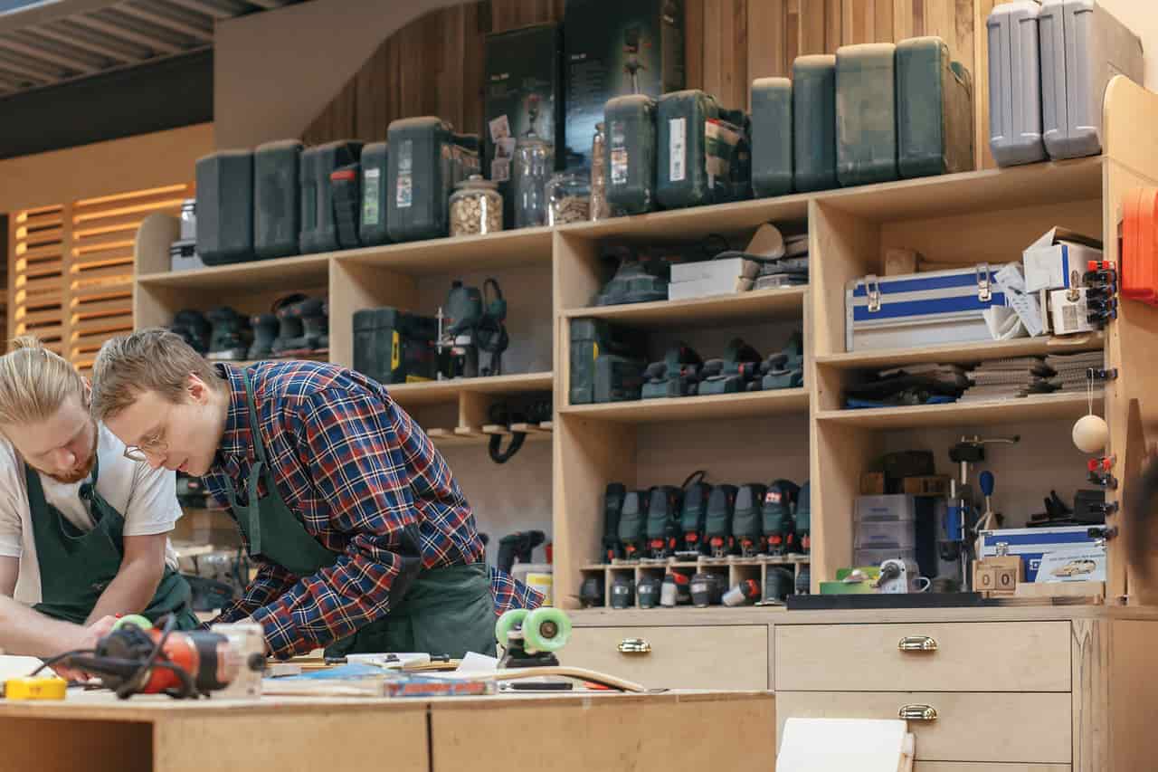 How to Set Up the Ultimate Woodworking Workshop at Home (Step-by-Step ...