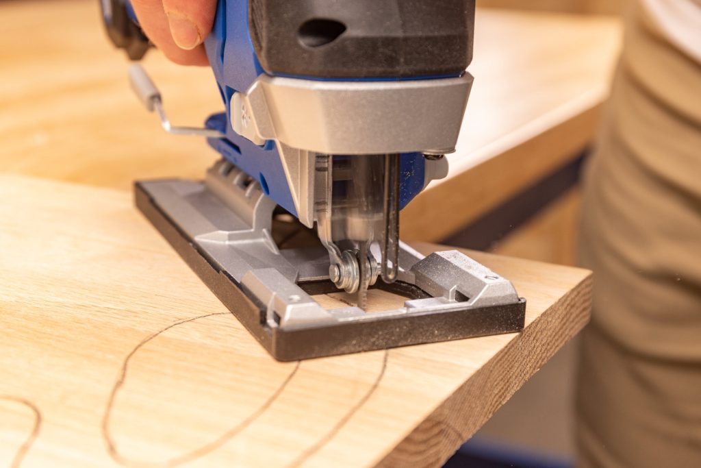What Is a Jigsaw? Learn How It Works, When & How To Use